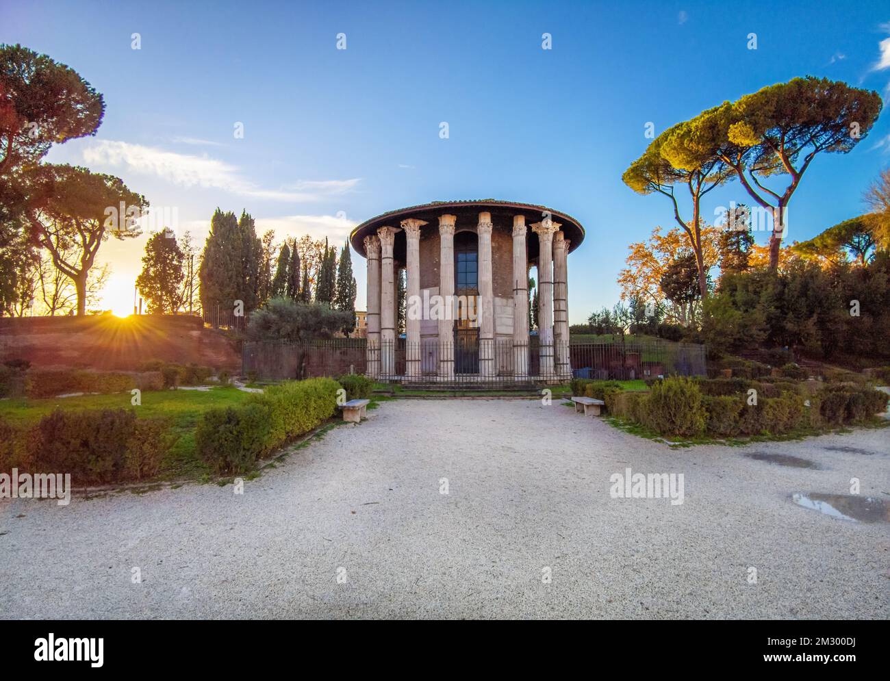Rome (Italy) - The Tiber river and the monumental Lungotevere street in ...