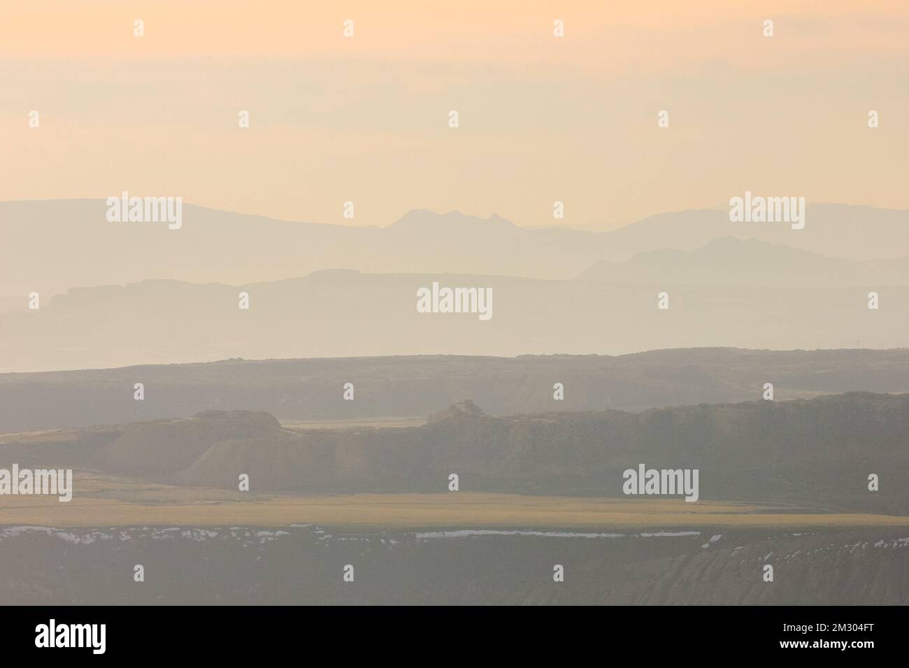 Mountain ranges silhouette rock hi-res stock photography and images - Alamy