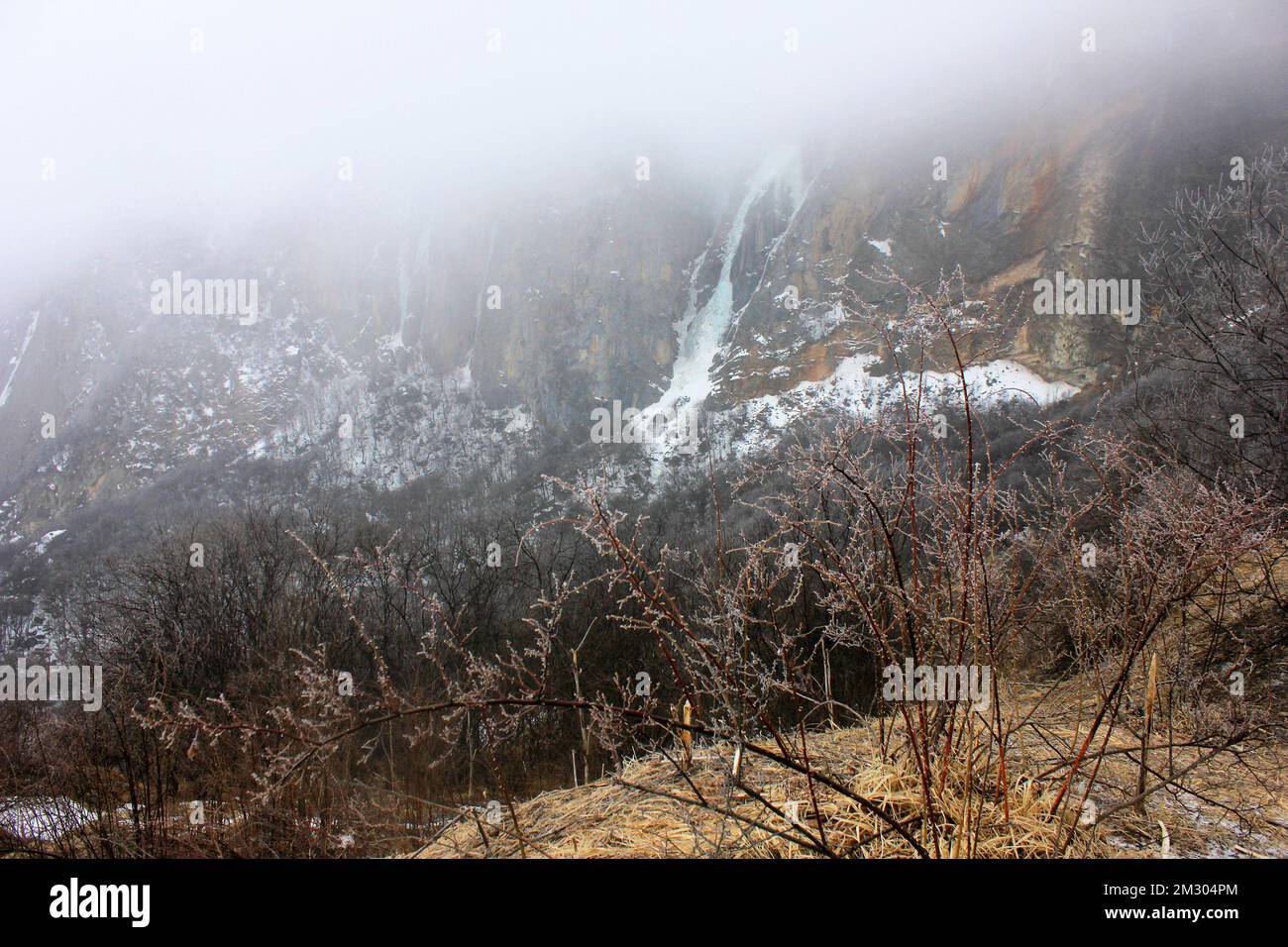 Frozen waterfall in the mountains. The village of Gryzdakhnya. Guba ...