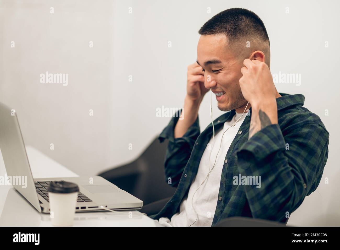 Male worker preparing corporate hi-res stock photography and images - Alamy