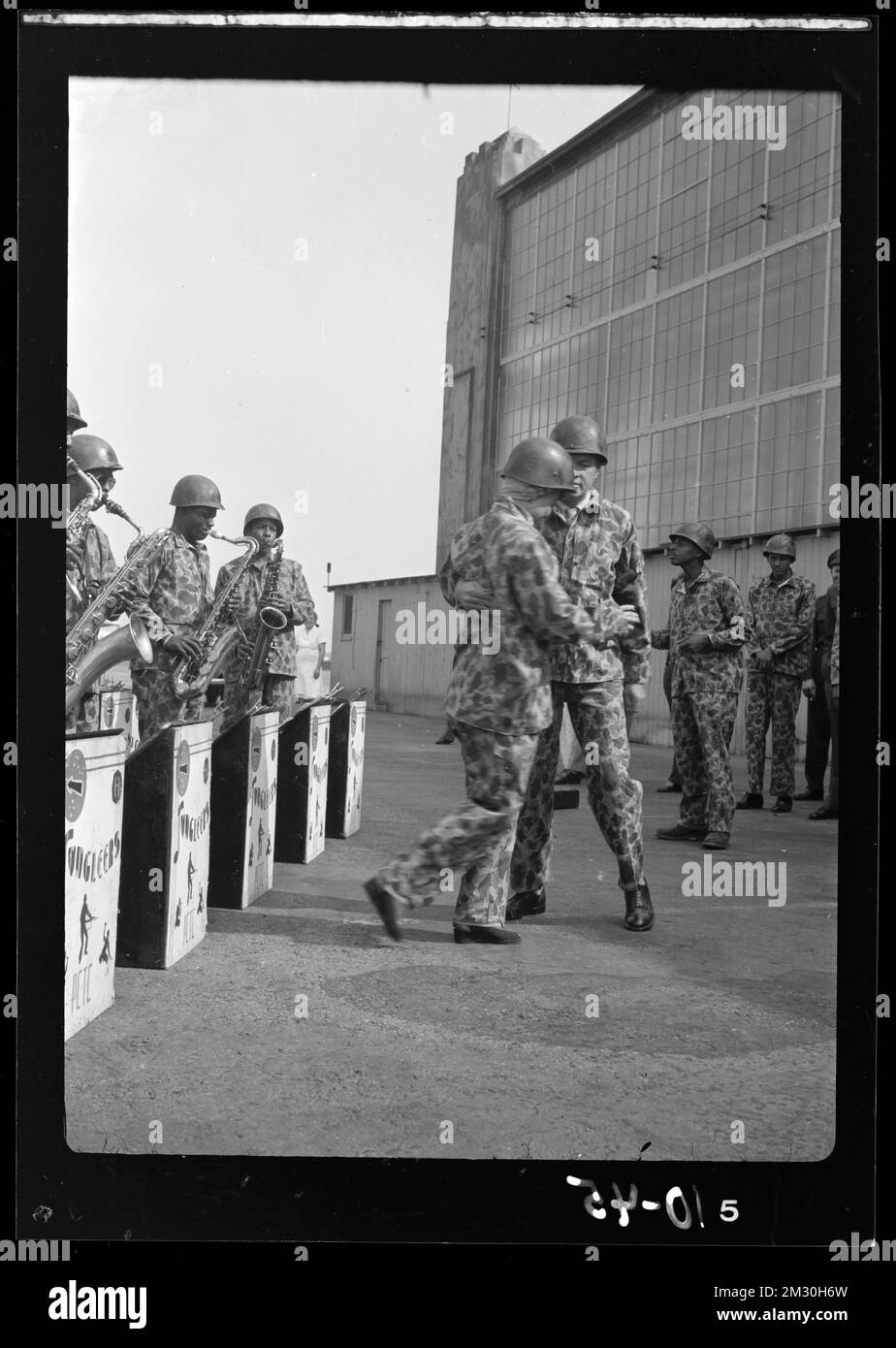 Frances Langford - Bob Hope & Jungleers , Soldiers, Military bands ...