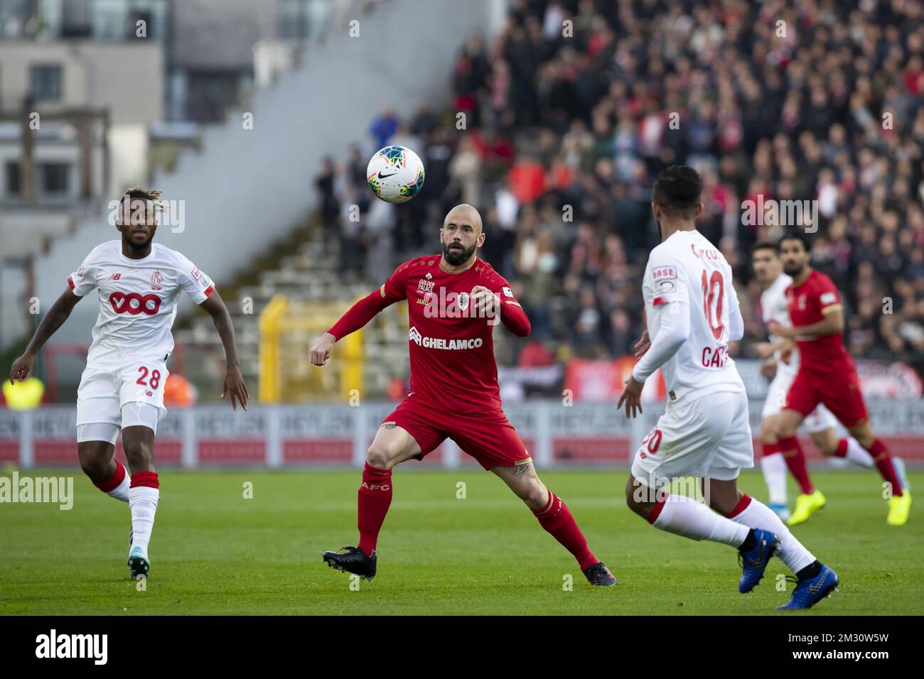 Antwerp's Steven Defour pictured in action during a soccer match ...