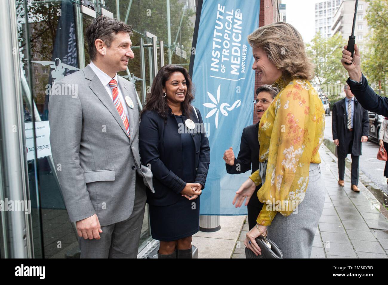 Medecine queen hi-res stock photography and images - Alamy