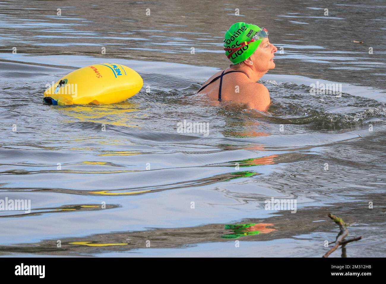 London, UK, 14th Dec 2022. Swimmer Simone is a seasoned winter swimmer ...