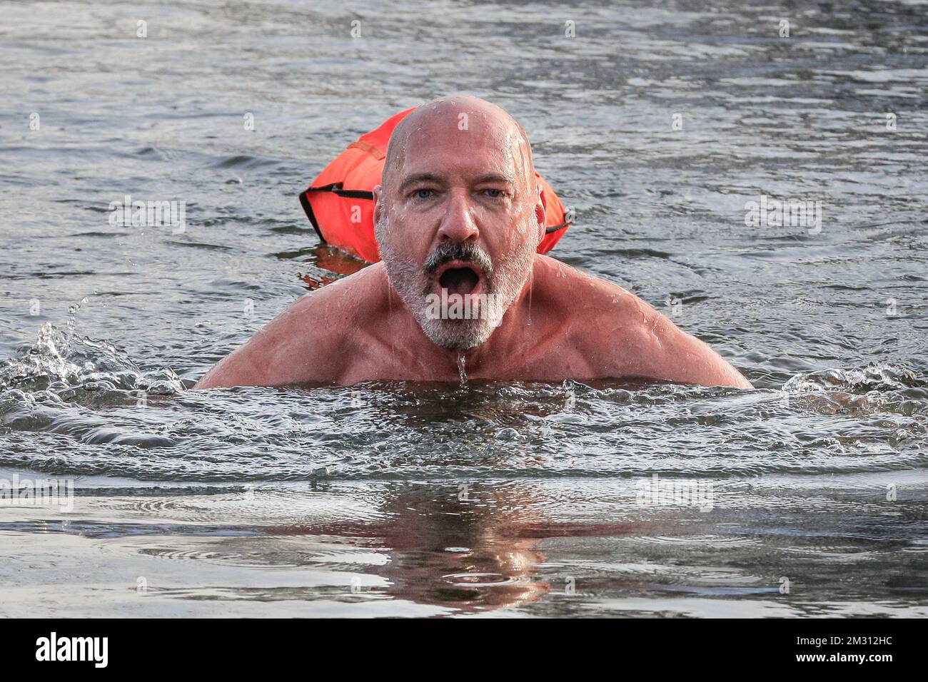 Openn water swimming hi-res stock photography and images - Alamy