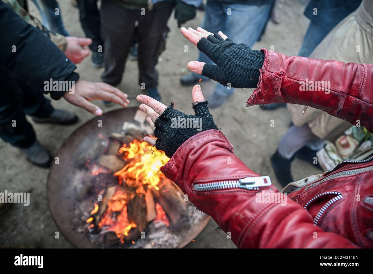 Berlin, Germany. 14th Dec, 2022. Homeless people warm their hands ...