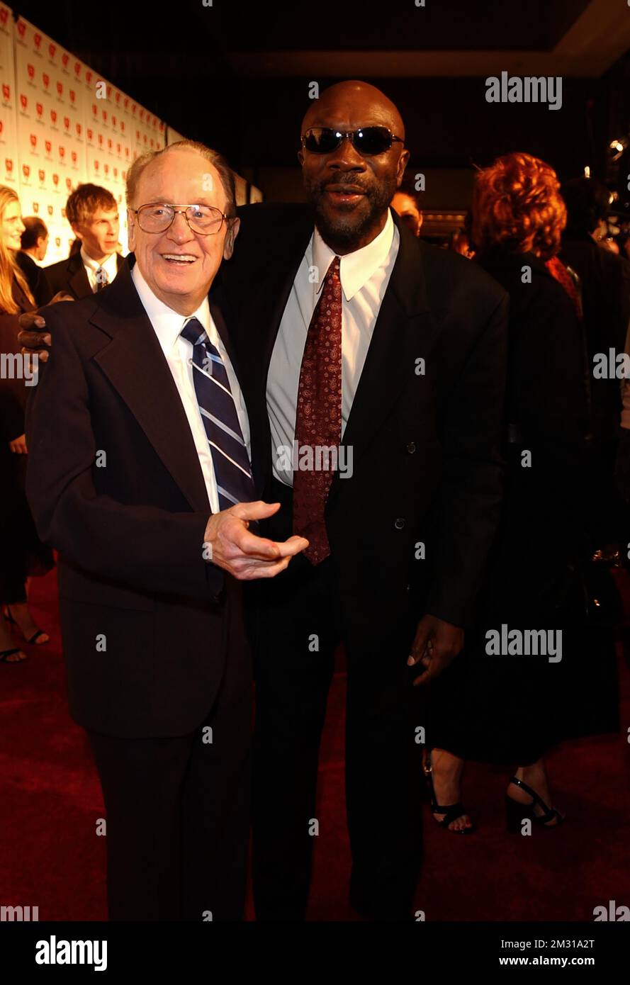 NEW YORK, NY- Feb 2003 : Les Paul & Isaac Hayes attends the MusicCares ...