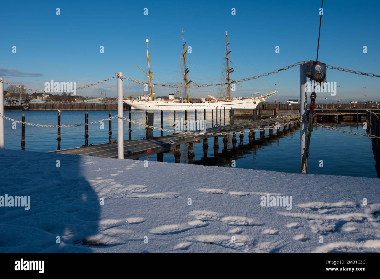 Das Segelschulschiff Gorch Fock der Deutschen Marine im Winter an ...