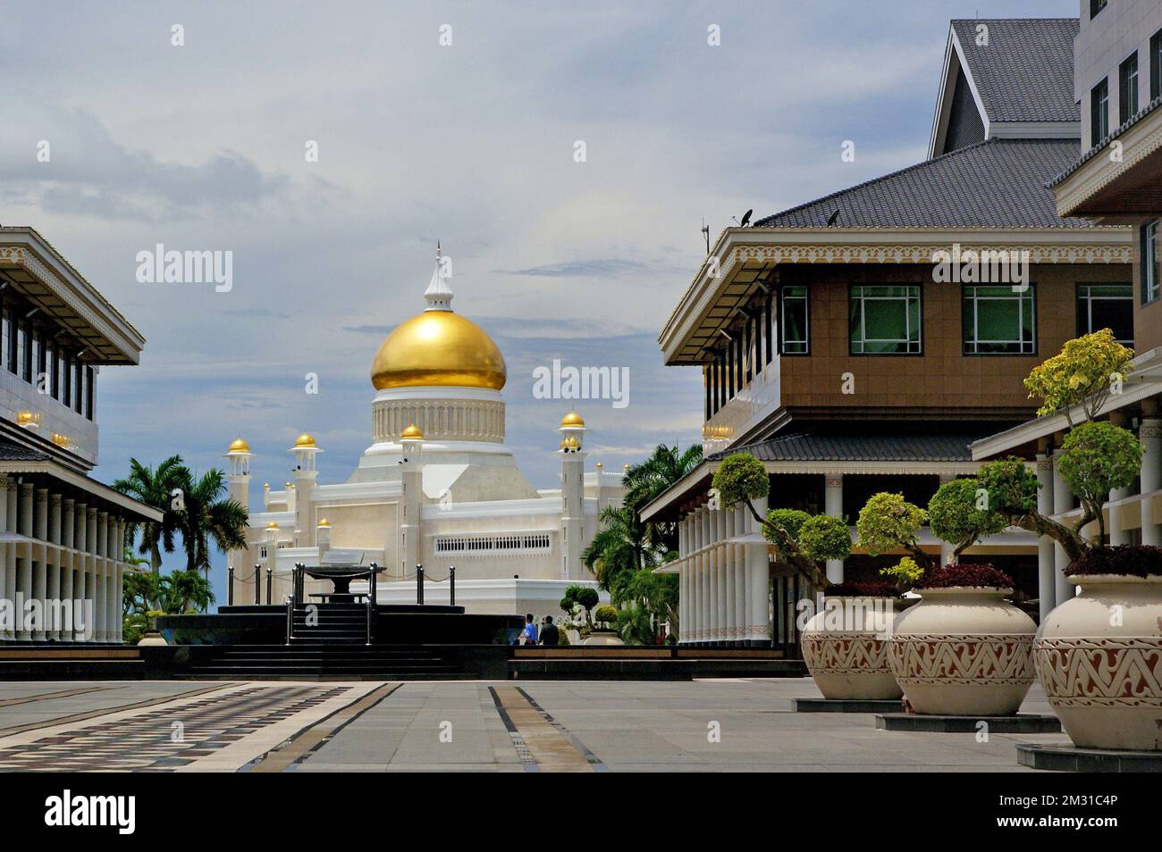 Brunei, Omar Ali Saifuddien Mosque is a mosque in Bandar Seri Begawan ...