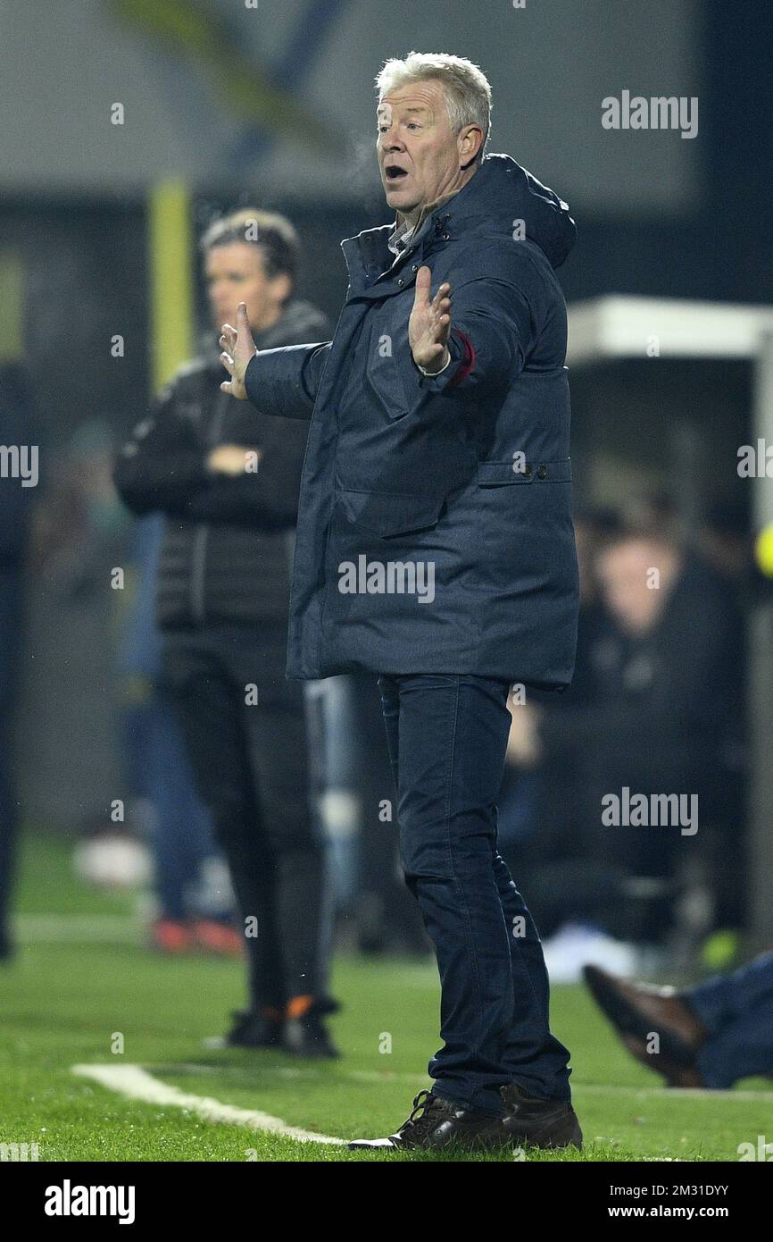 Lommel's head coach Peter Maes pictured during a soccer game between ...