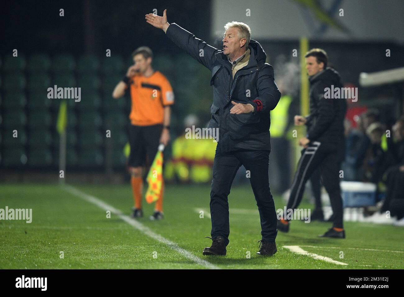 Lommel's head coach Peter Maes pictured during a soccer game between ...