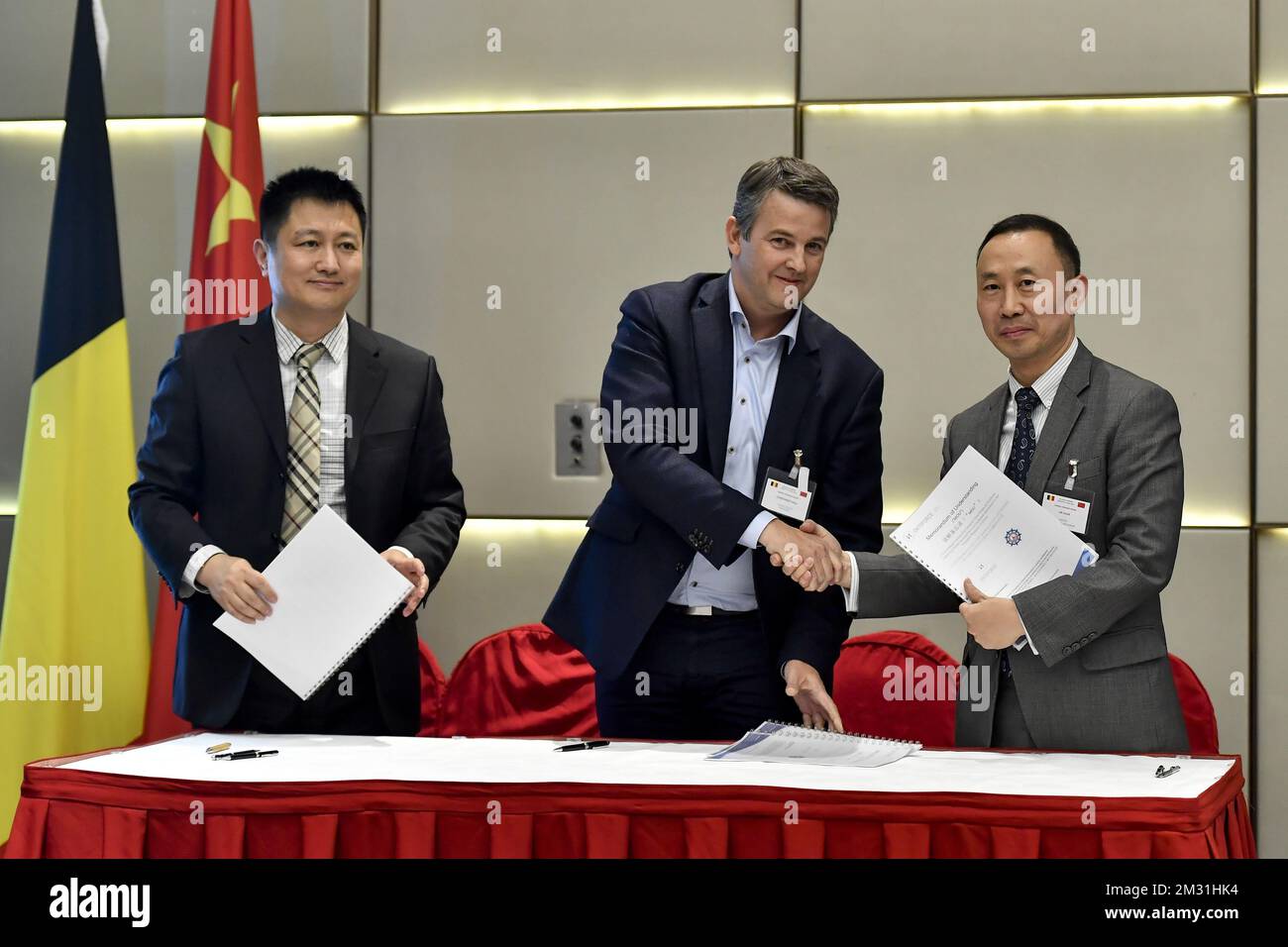 Big data chine hi-res stock photography and images - Alamy