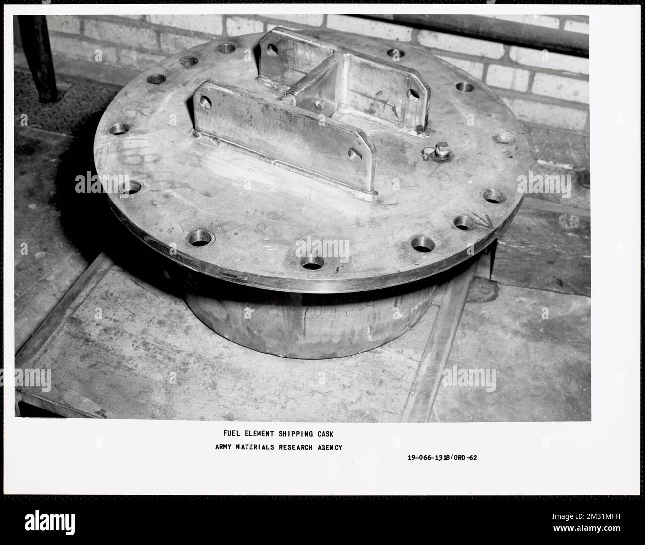 Fuel element shipping cask , Armories, Ordnance industry, Fuel tanks ...