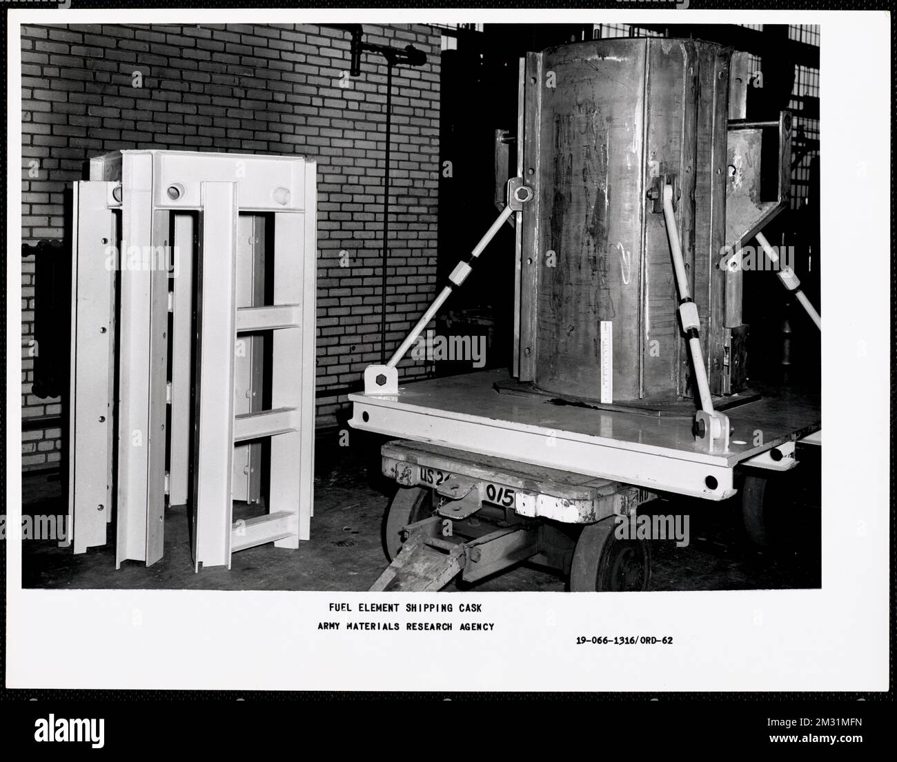 Fuel element shipping cask , Armories, Ordnance industry, Fuel tanks ...
