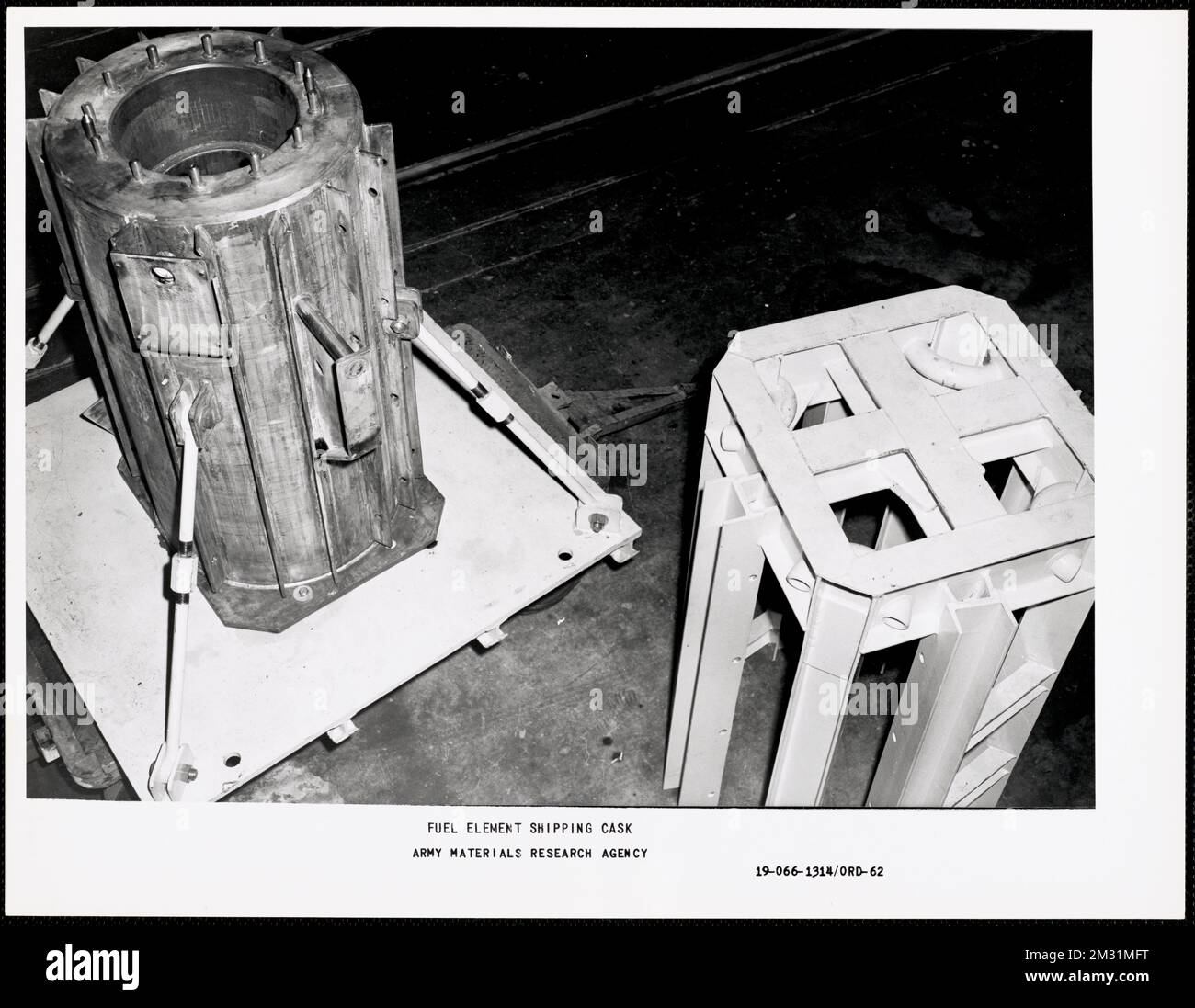 Fuel element shipping cask , Armories, Ordnance industry, Fuel tanks ...