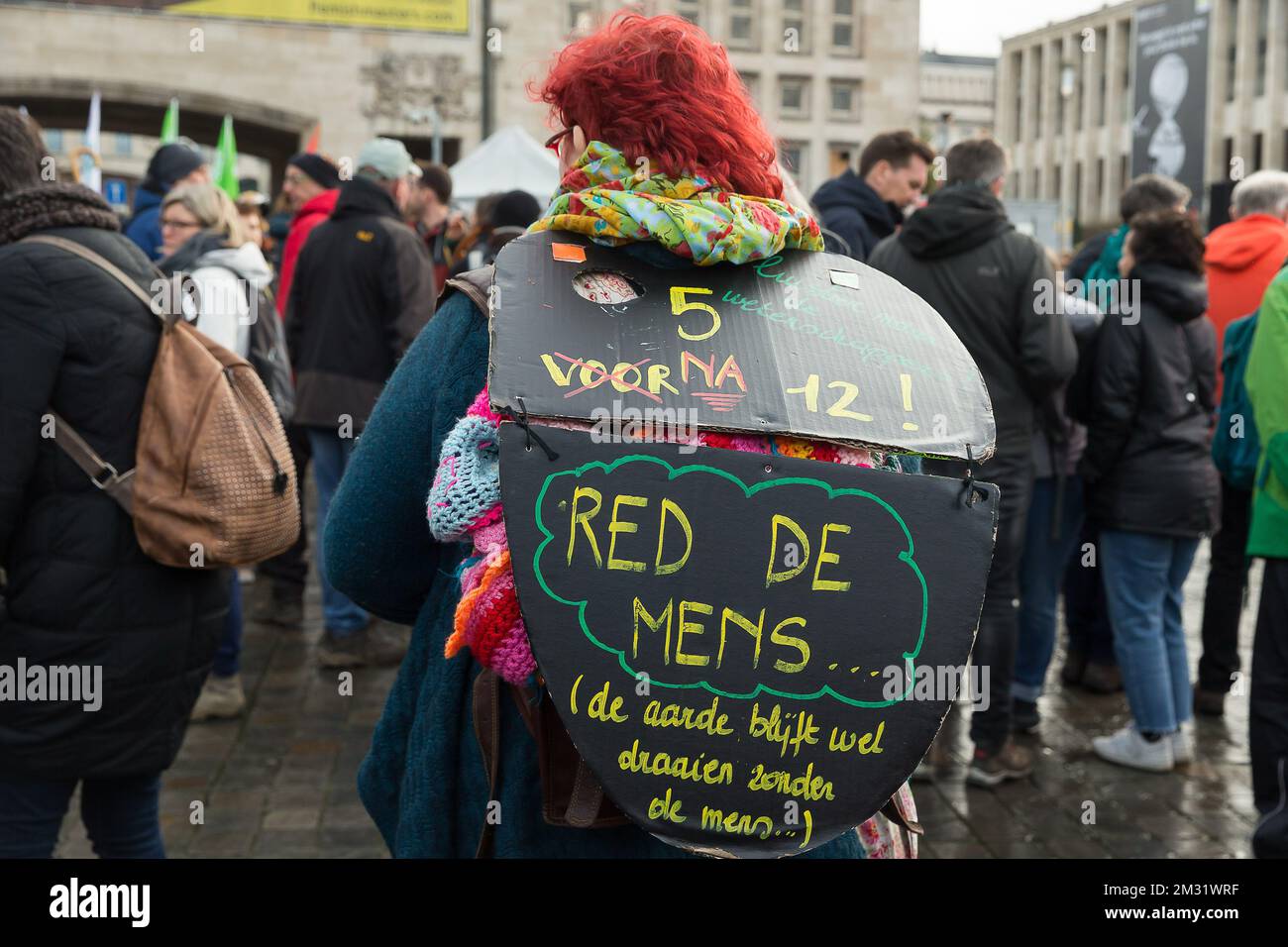Human chain around parliament hi-res stock photography and images - Alamy