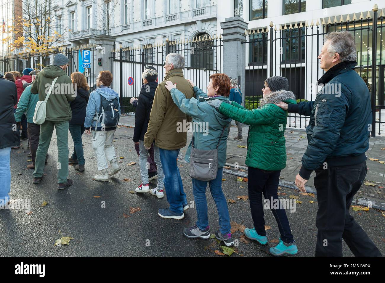 Human chain around parliament hi-res stock photography and images - Alamy