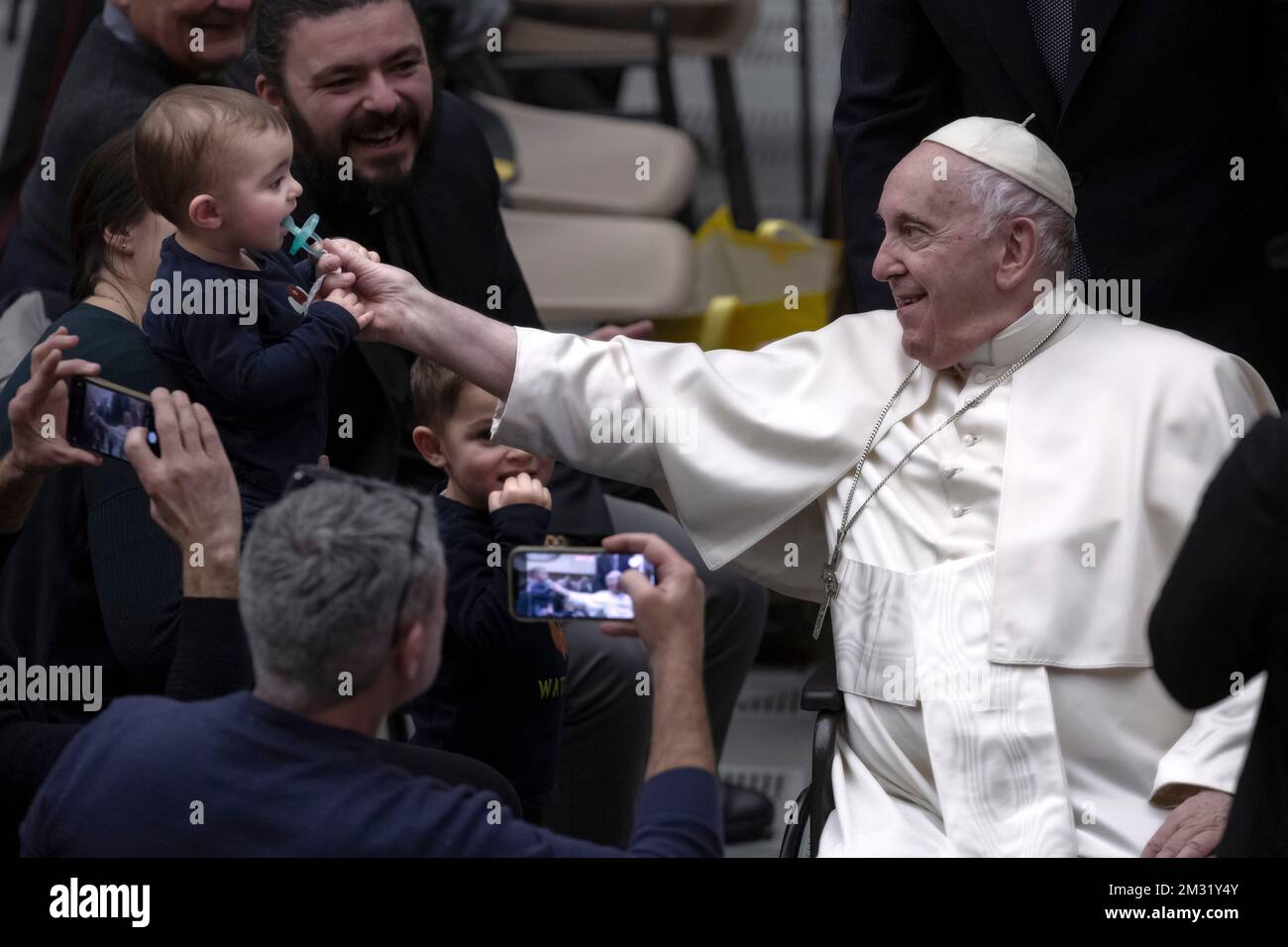 Vatican City, Vatican, 14 december 2022. Pope Francis plays with a ...