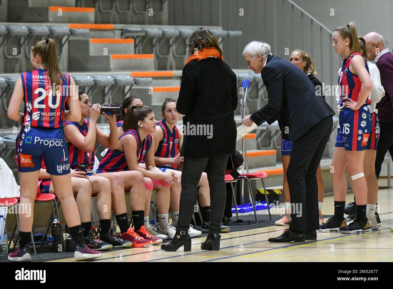 VOO Liege Panthers players and VOO Liege Panthers head coach Pierre ...