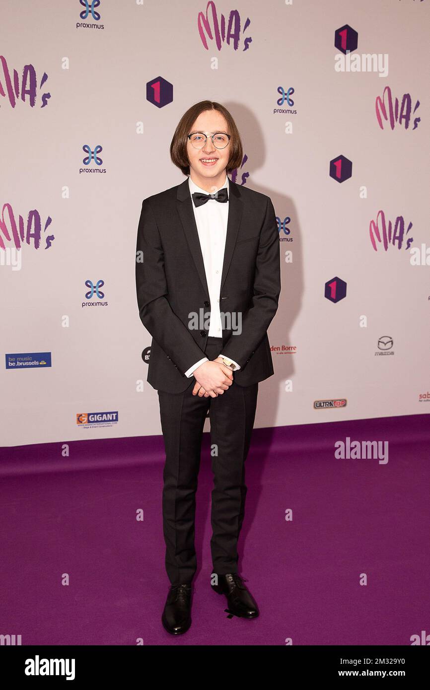 Ibe singer hi-res stock photography and images - Alamy