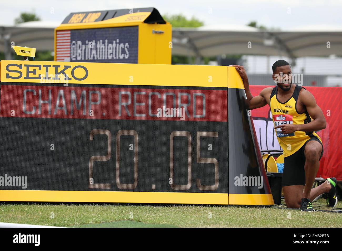 Nethaneel Mitchell-Blake Müller celebrating winning the 200m at the UK ...