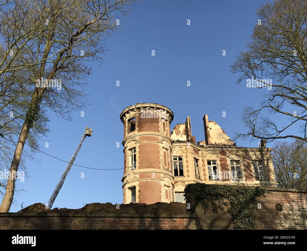 2020 castle fire hi-res stock photography and images - Alamy