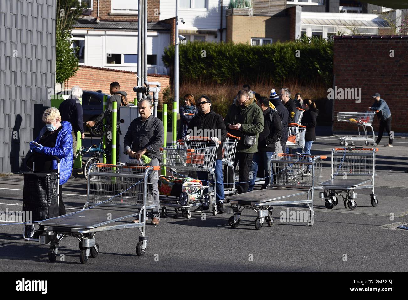 Avoid queue hi-res stock photography and images - Alamy