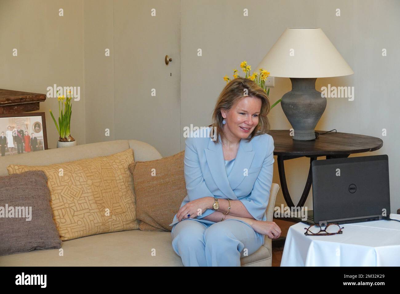 Queen video call hi-res stock photography and images - Alamy