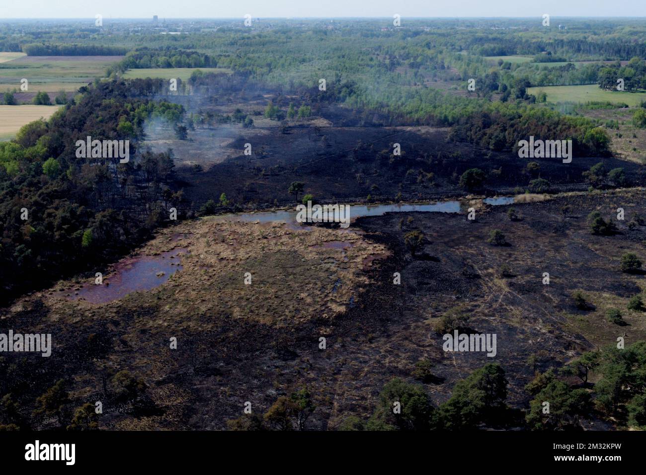 Illustration shows an aerial view of damage after an important fire in ...