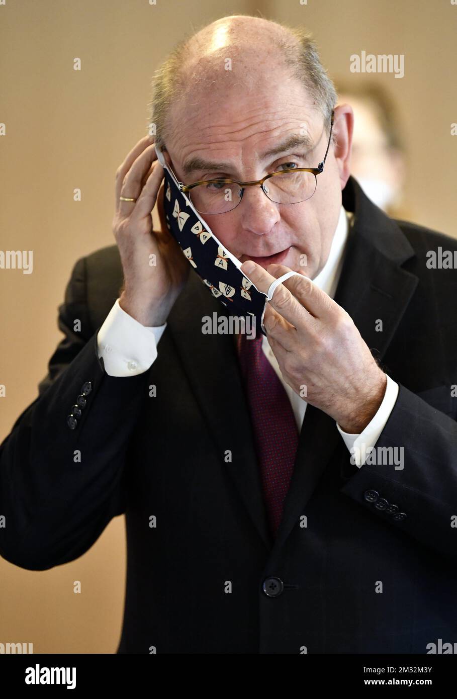 Minister of Justice Koen Geens tries on a face mask at a visit to a ...