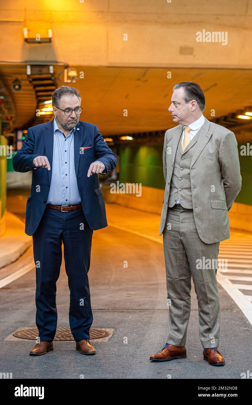 Antwerp alderman Koen Kennis and Antwerp Mayor Bart De Wever pictured ...