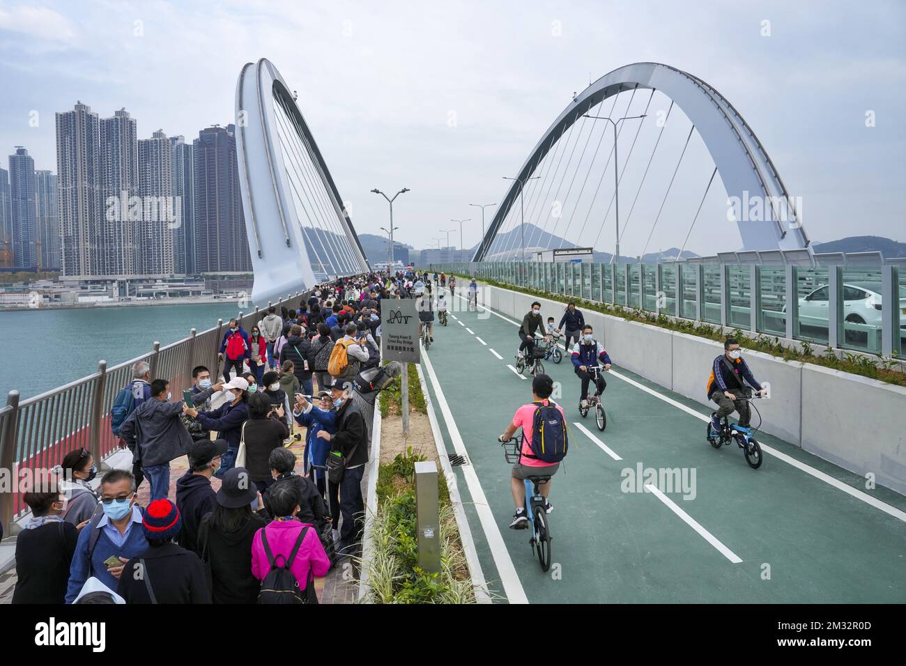 First-day opening of Tseung Kwan O-Lam Tin Tunnel and Tseung Kwan O Cross Bay Link to vehicular ...