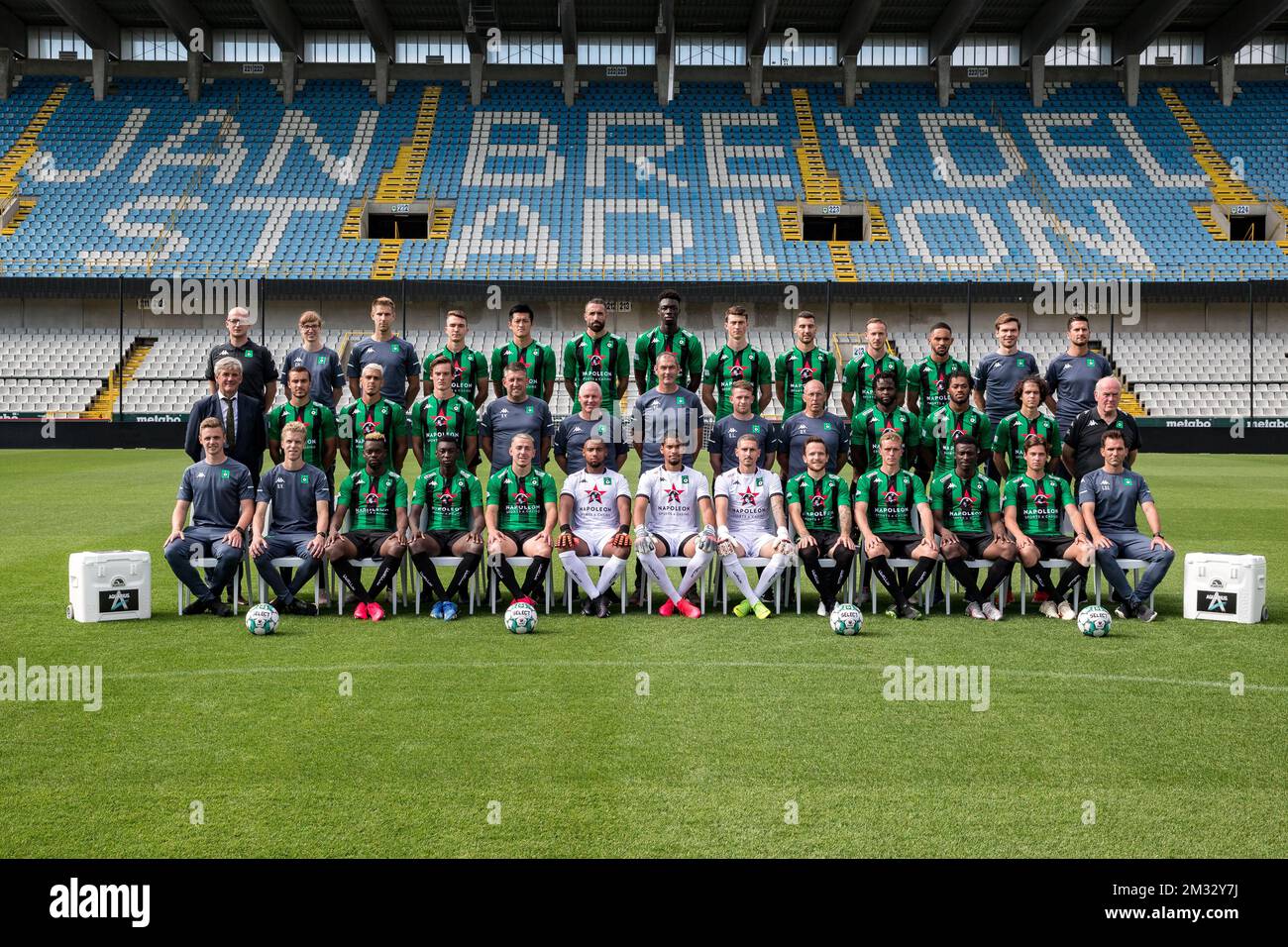 Medial team hi-res stock photography and images - Alamy