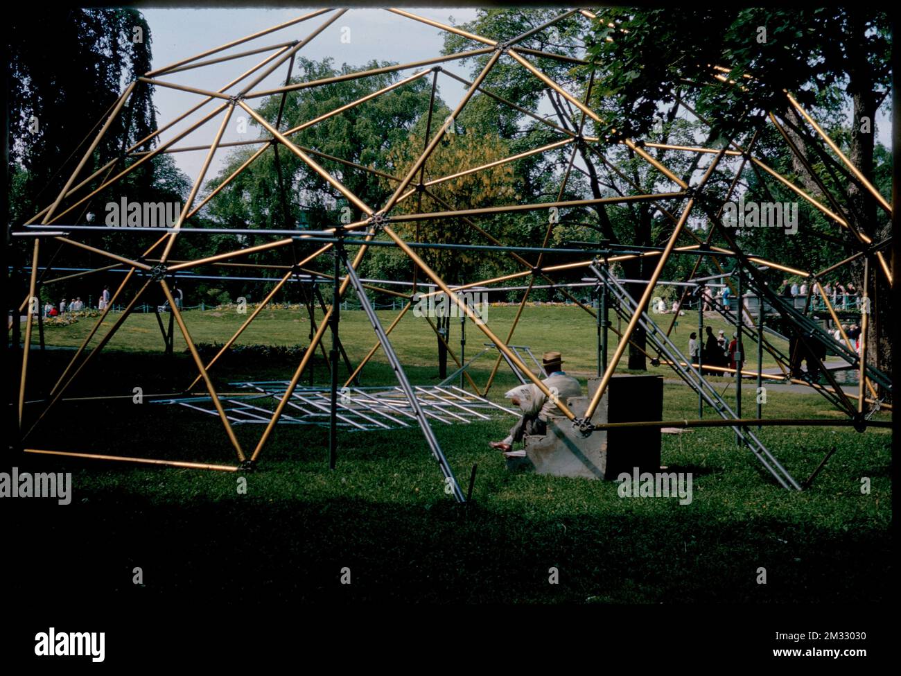 Geodesic dome in Public Gardens, Boston , Geodesic domes, Parks. Edmund ...