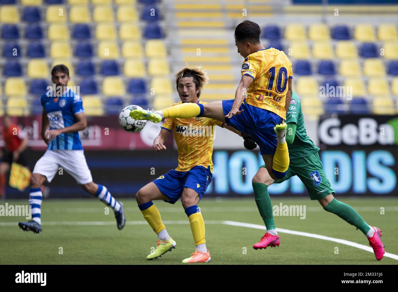 STVV's Lee Seung-woo pictured in action during the Jupiler Pro League ...