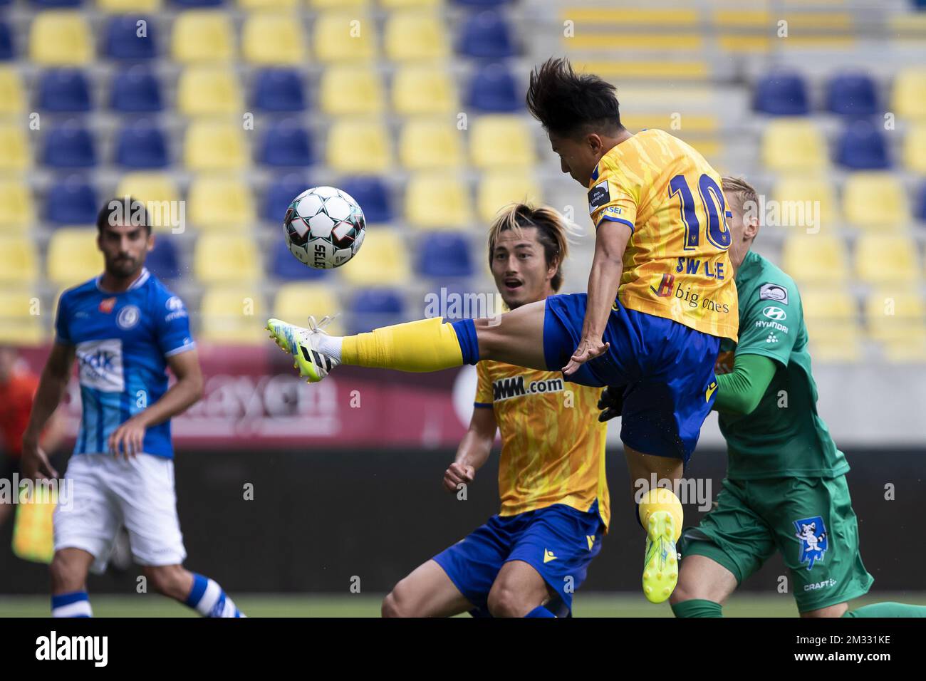 STVV's Lee Seung-woo pictured in action during the Jupiler Pro League ...