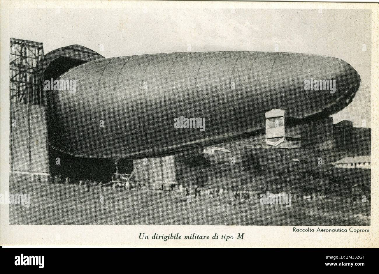 Aeroplani - Dirigibile Militare M Stock Photo - Alamy