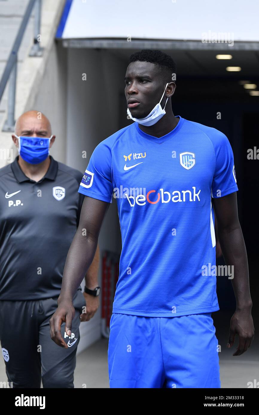 Genk's Paul Onuachu, wearing a mouth mask, arrives for poses for the ...