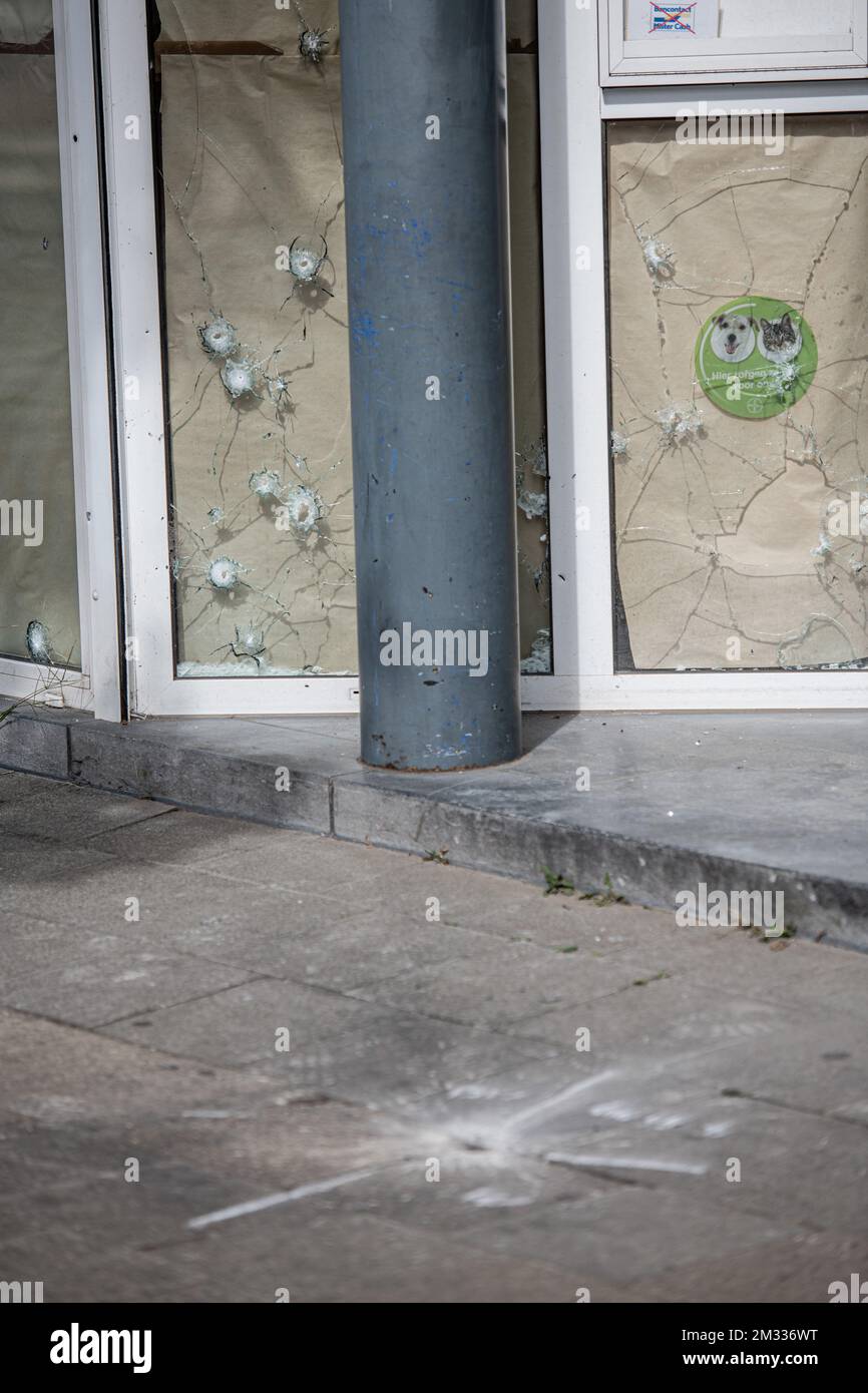 Exploded glass hi-res stock photography and images - Alamy