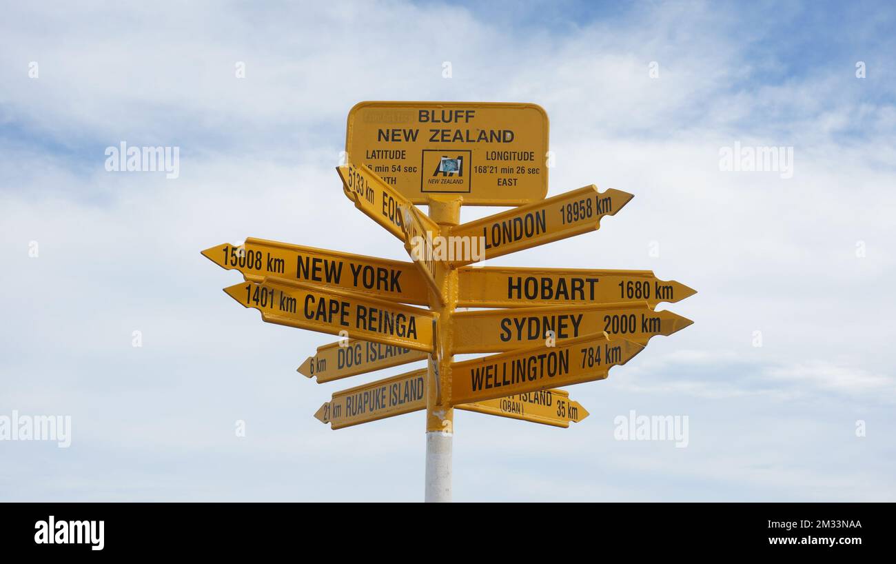 Multi city sign hi-res stock photography and images - Alamy