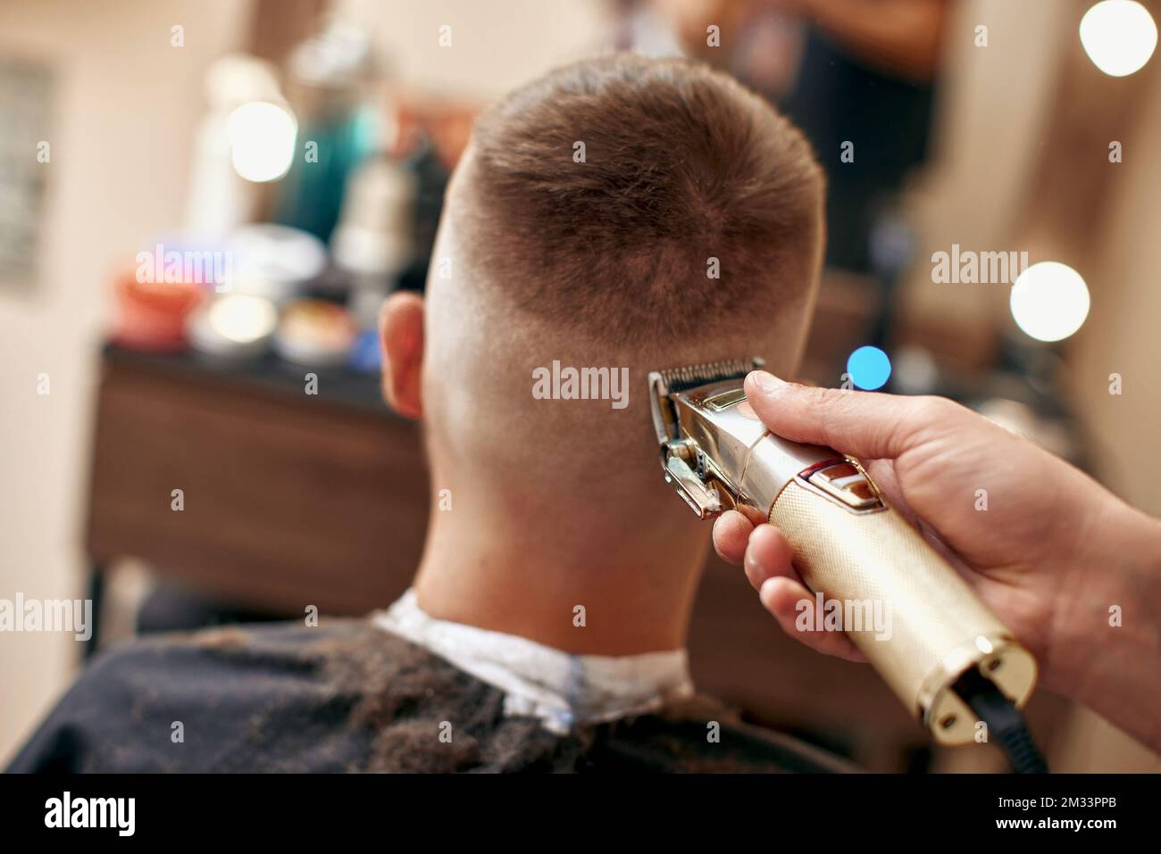 Barber shaving caucasian man in barber shop Stock Photo - Alamy