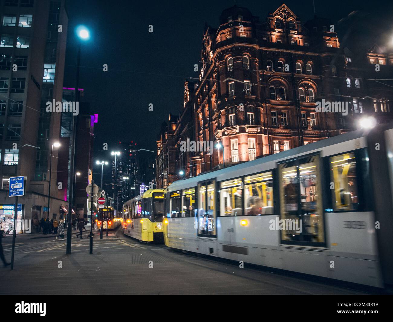Old wellington inn pub night hi-res stock photography and images - Alamy