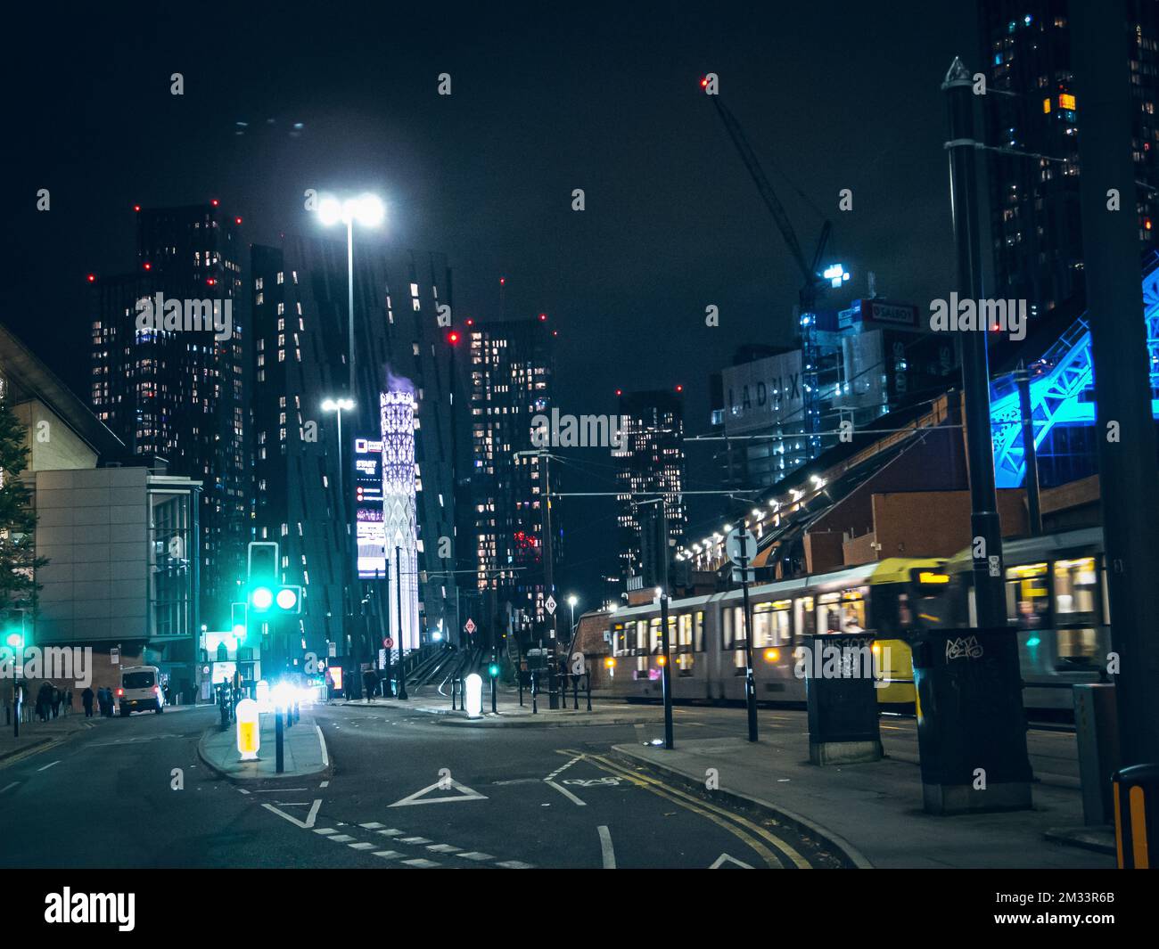 Old wellington inn pub night hi-res stock photography and images - Alamy