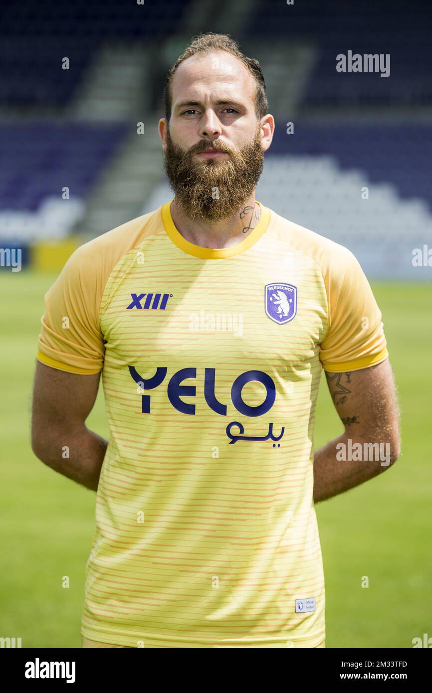 Football goalkeeper headshot hi-res stock photography and images - Alamy