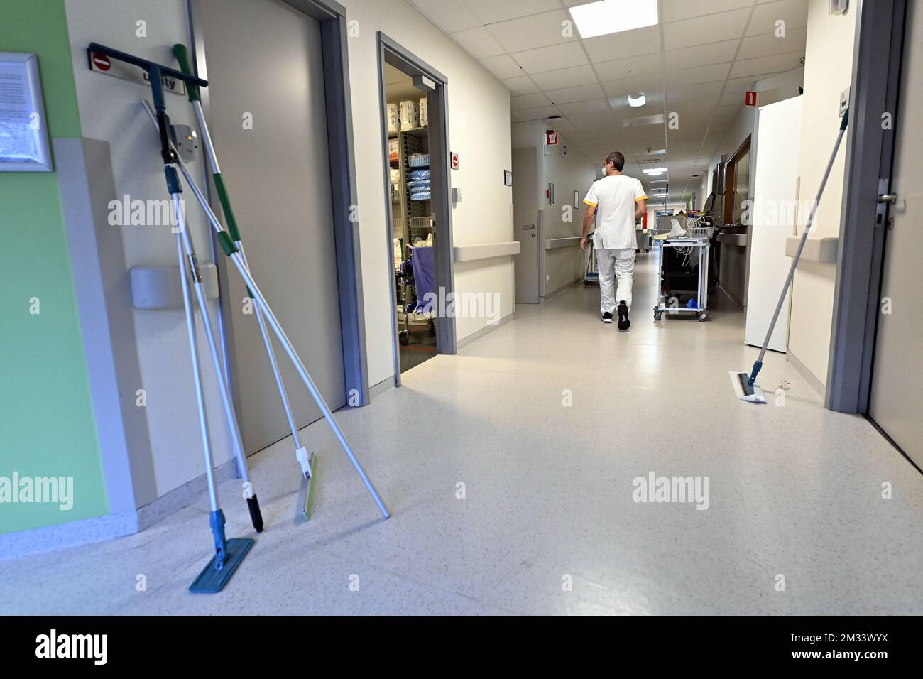 Illustration shows the preparation of an extra intensive care unit at ...