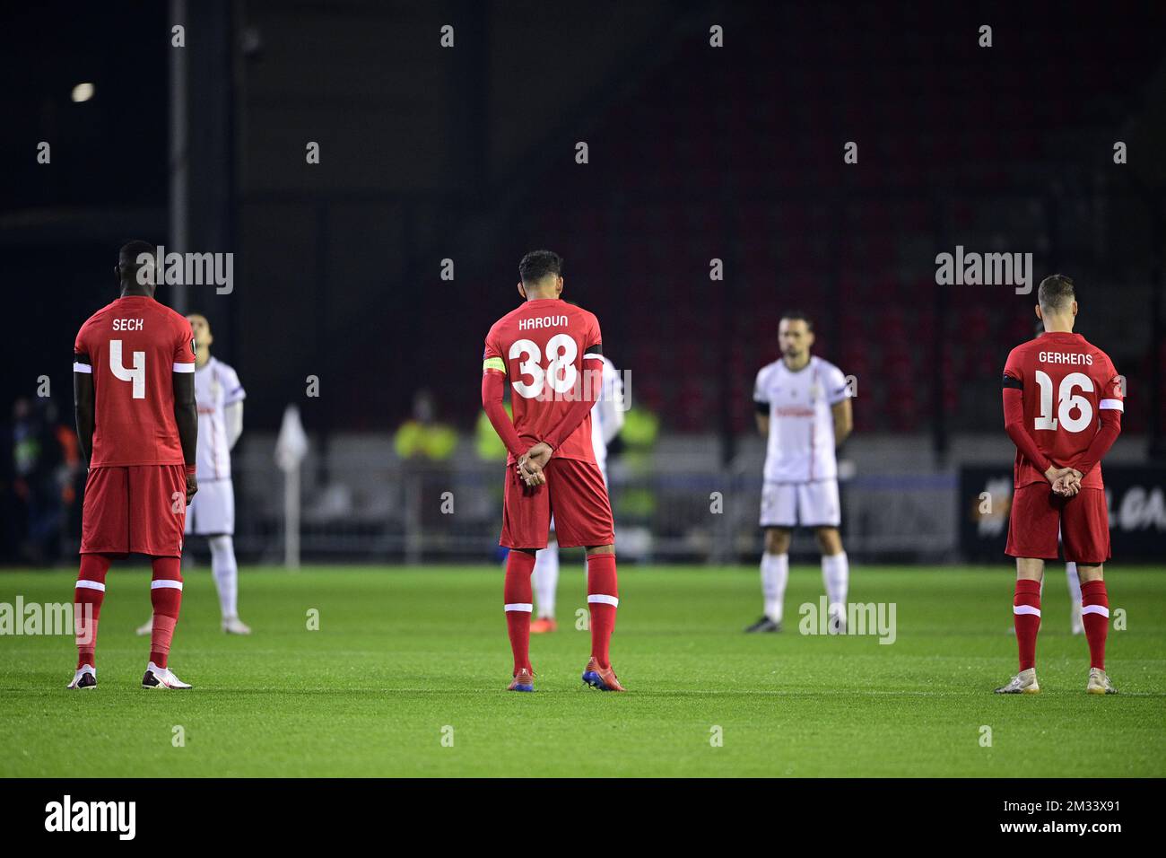 Antwerp's players pictured before the start of a soccer game between ...