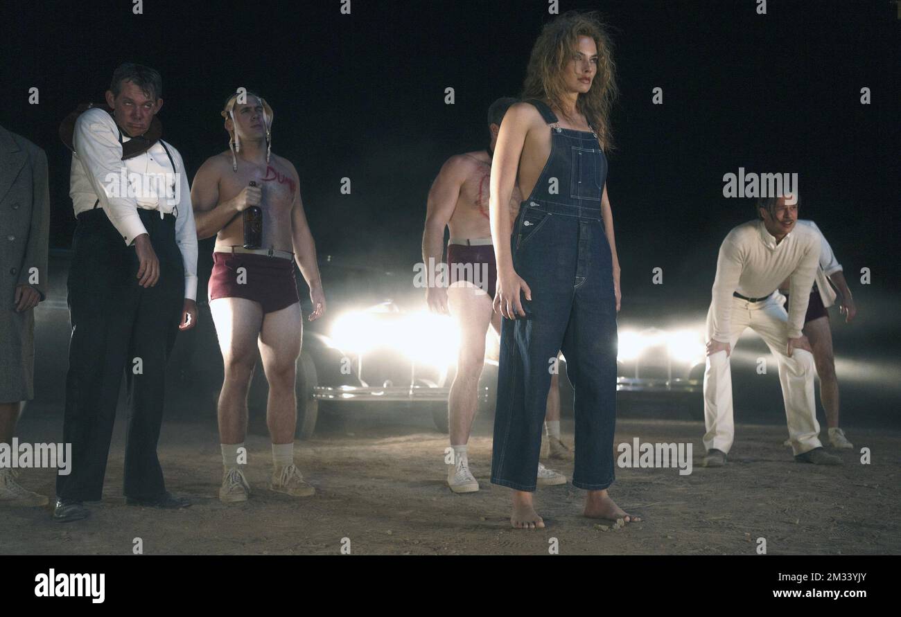 BABYLON, Lukas Haas (far left), Margot Robbie (center, overalls), Brad ...