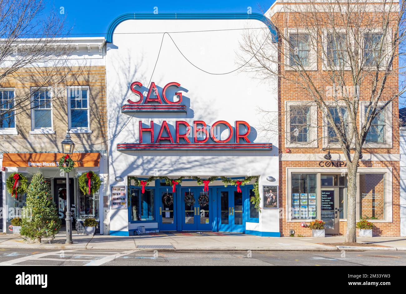 Movie theater exterior front hi-res stock photography and images - Alamy