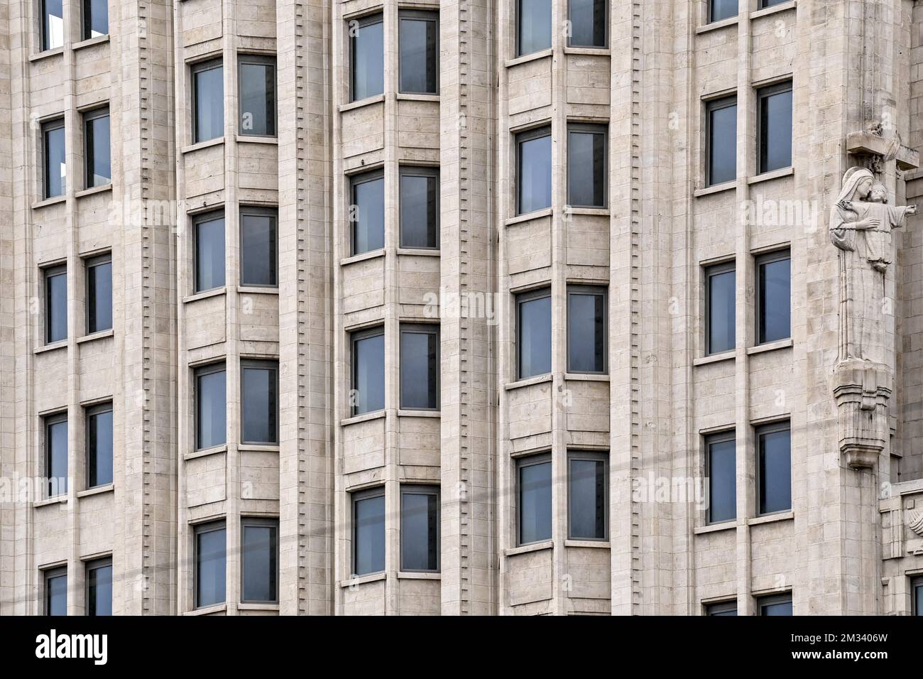 Illustration picture shows the iconic 'Boerentoren' in the center of ...