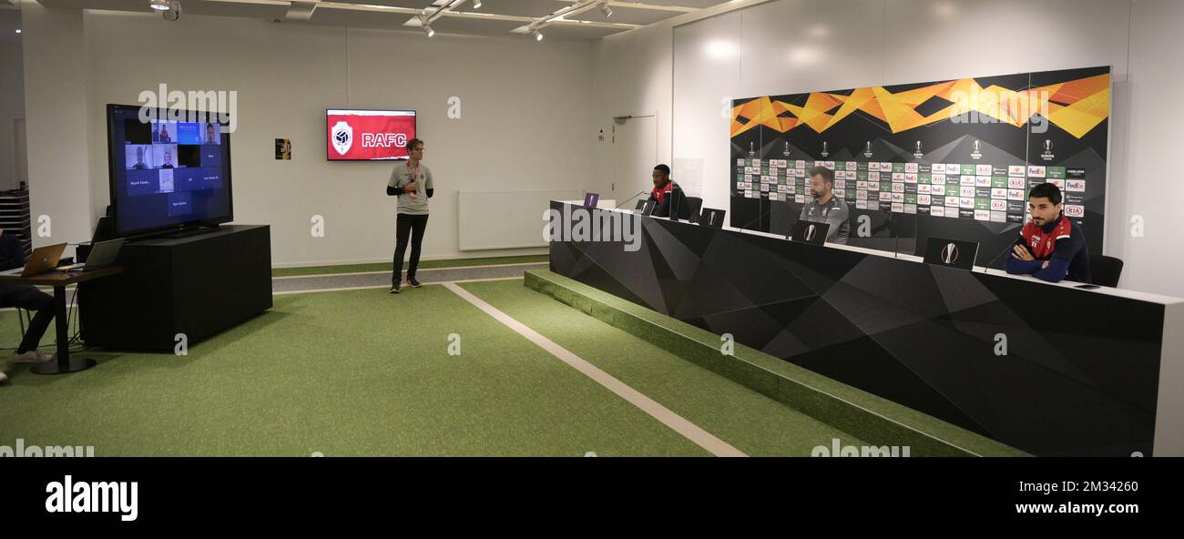 Press conference room in football hi-res stock photography and images ...